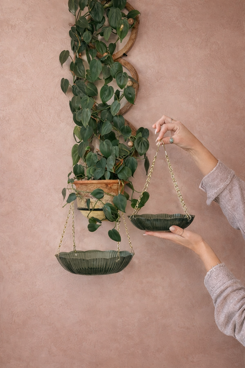 Scalloped Hanging Catch Tray in Jade – Channy Gray Home